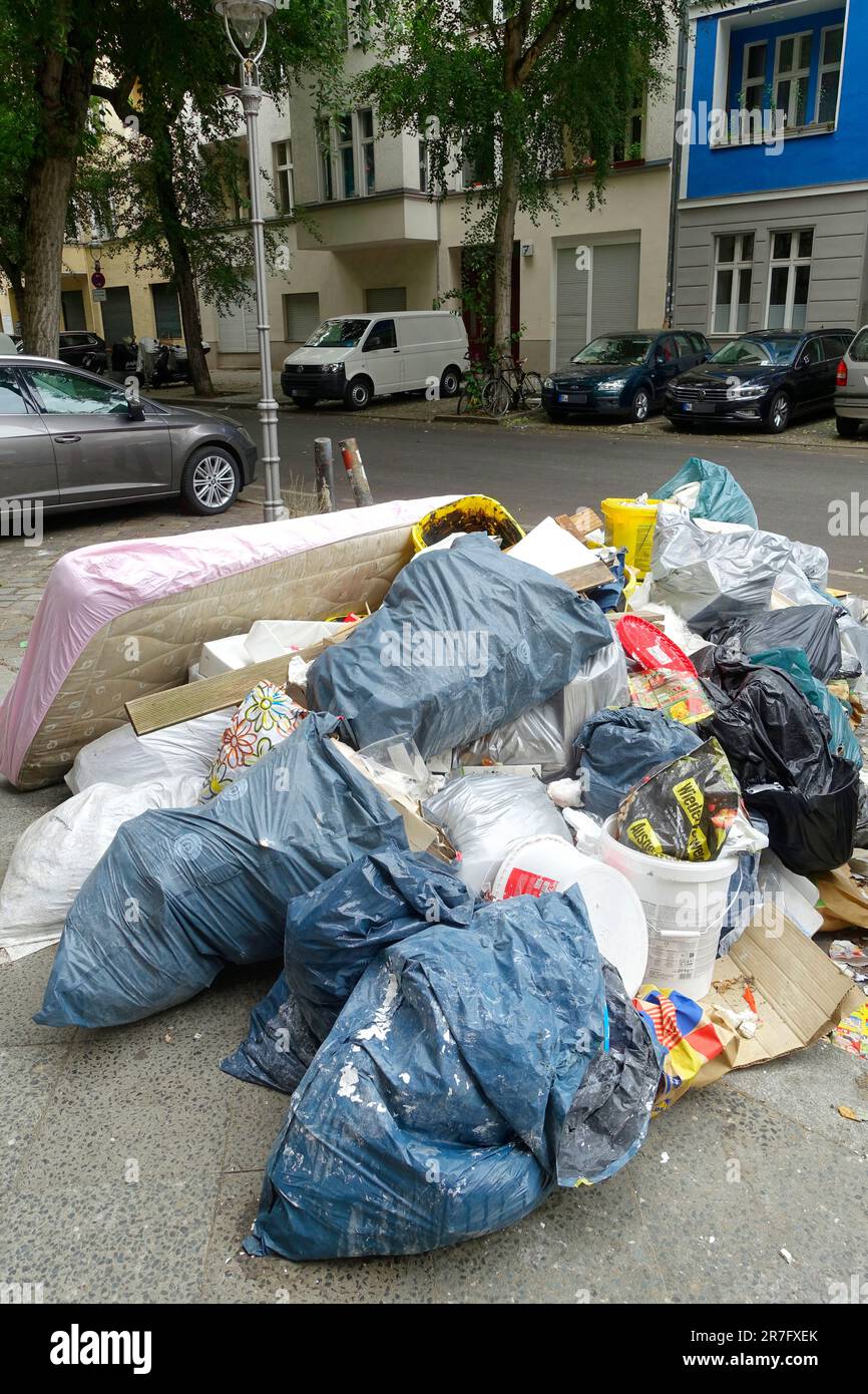 Street waste in Berlin Stock Photo - Alamy