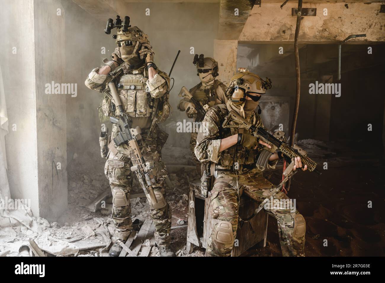 Smart teamwork of soldiers running forward and attacking enemy Stock ...