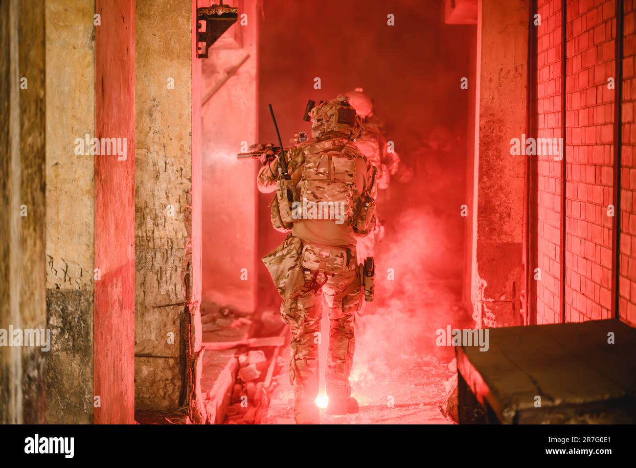 Expert team of soldiers attacking enemy during military operation Stock ...