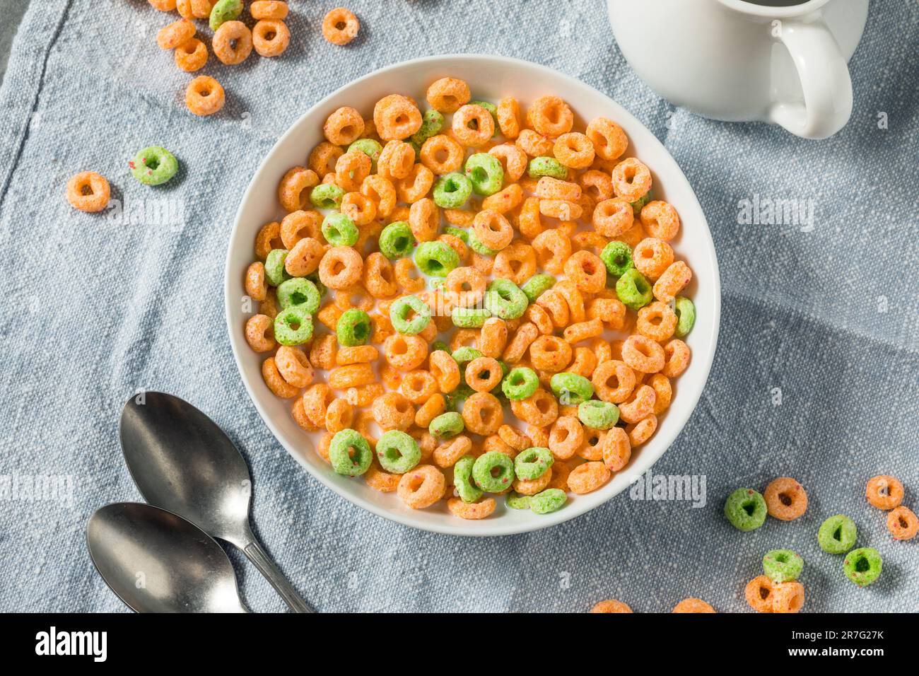 Healthy Apple Cinnamon Breakfast Cereal with Whole Milk Stock Photo - Alamy