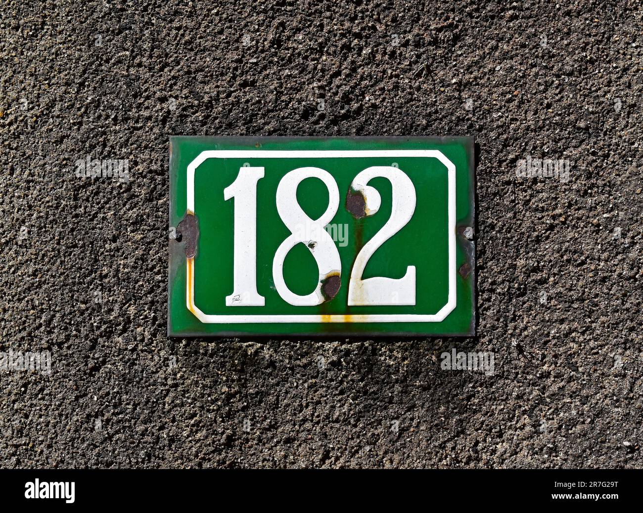 Street sign number 182 on a gray wall Stock Photo - Alamy