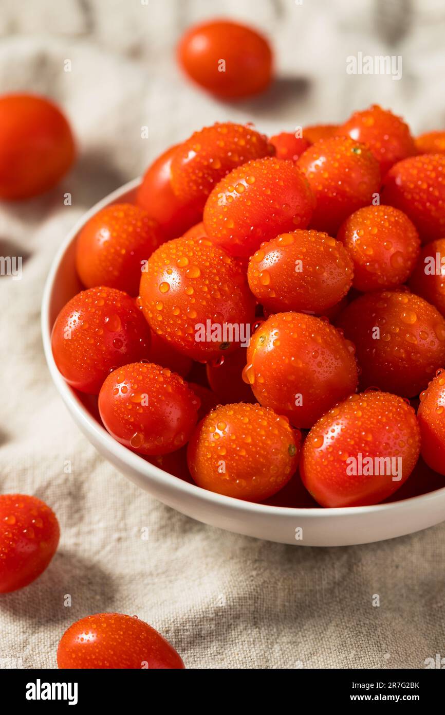Red Raw Organic Cherry Tomatoes Ready to Eat Stock Photo - Alamy
