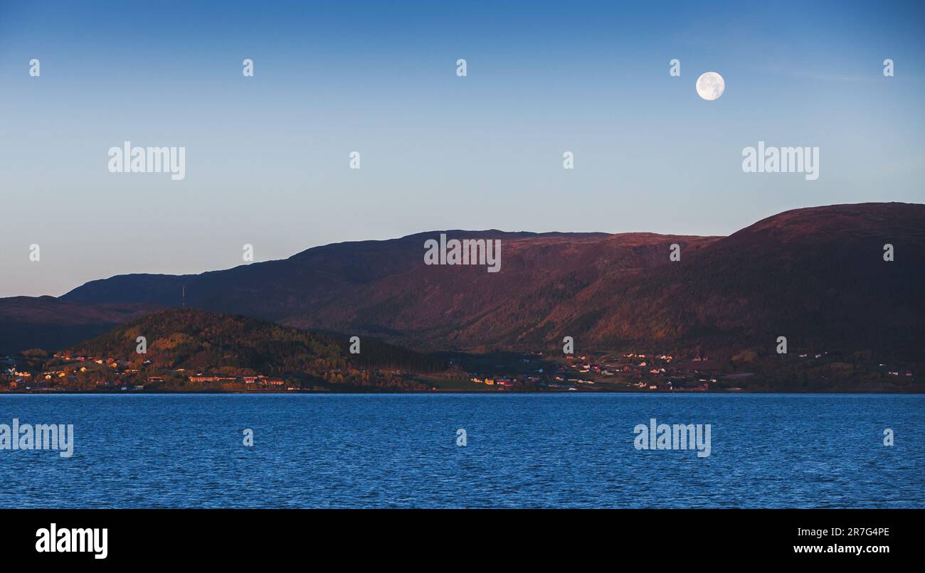 Norwegian full moon hi-res stock photography and images - Alamy