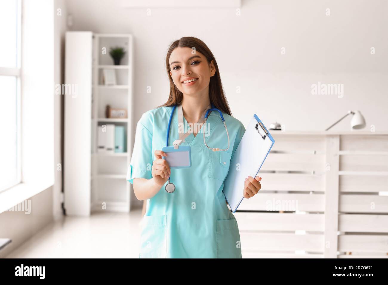 Female medical intern with clipboard at hospital Stock Photo - Alamy