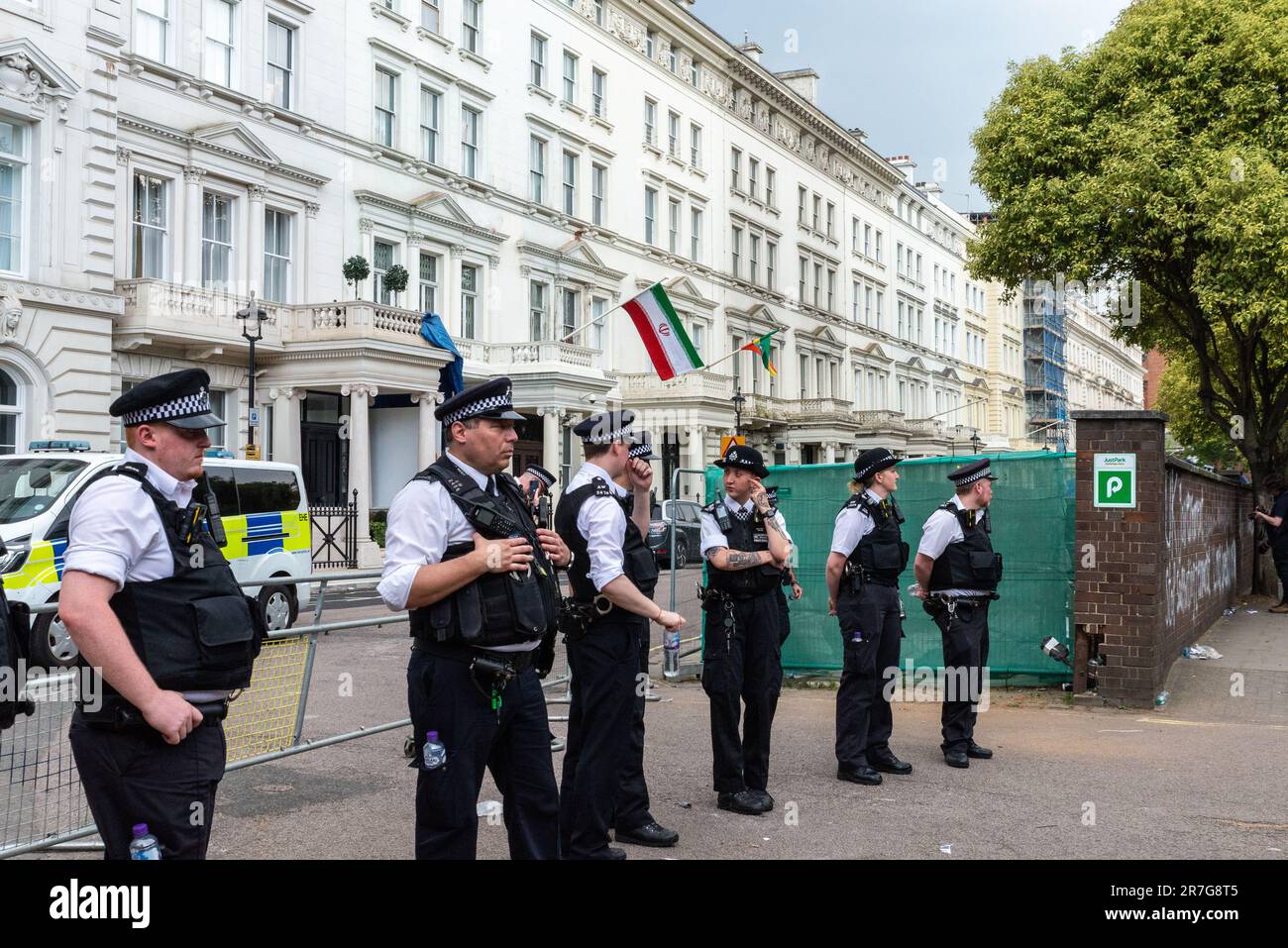 Cordon of officers hi-res stock photography and images - Alamy