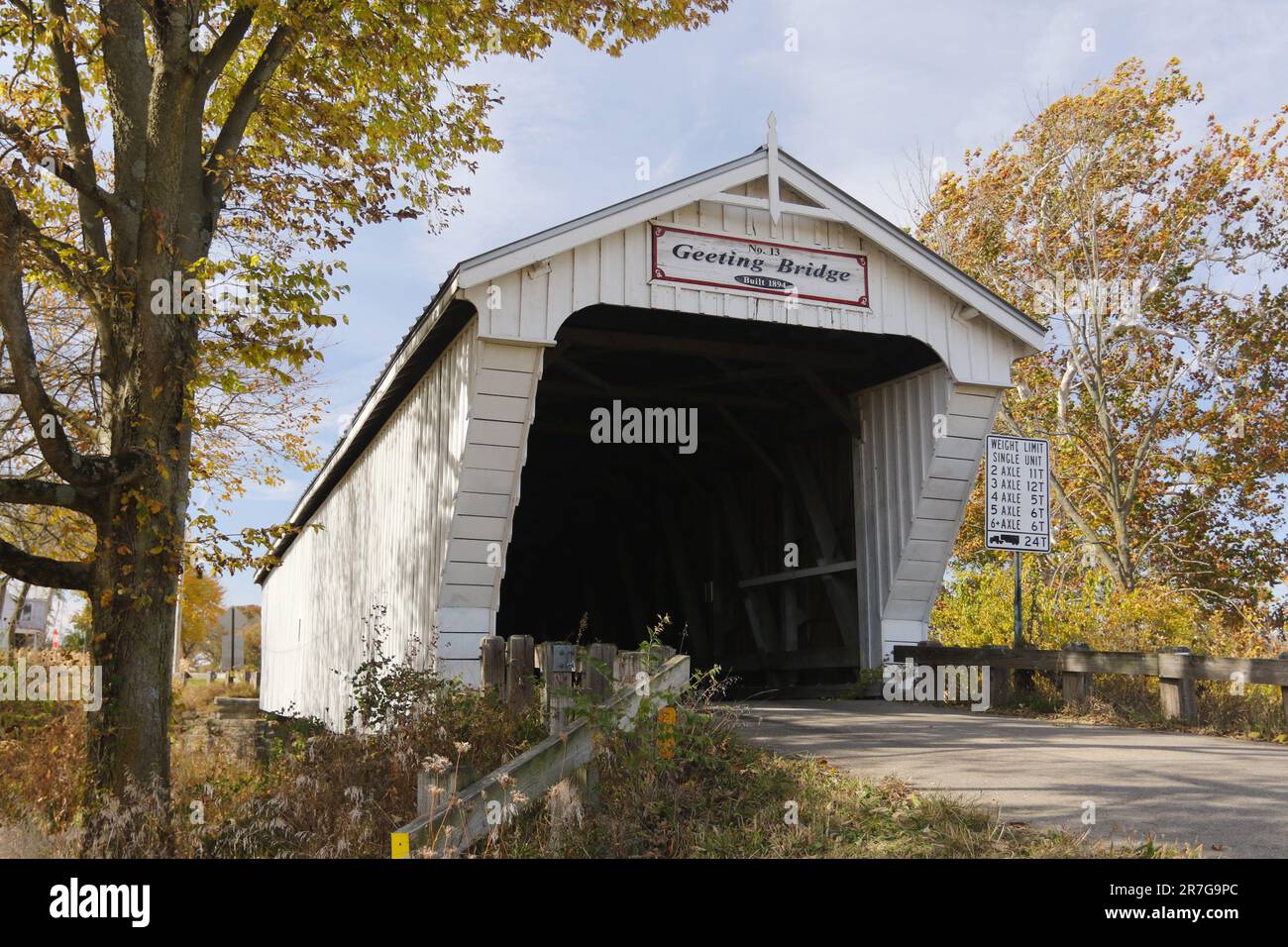 Geeting covered bridge hi-res stock photography and images - Alamy
