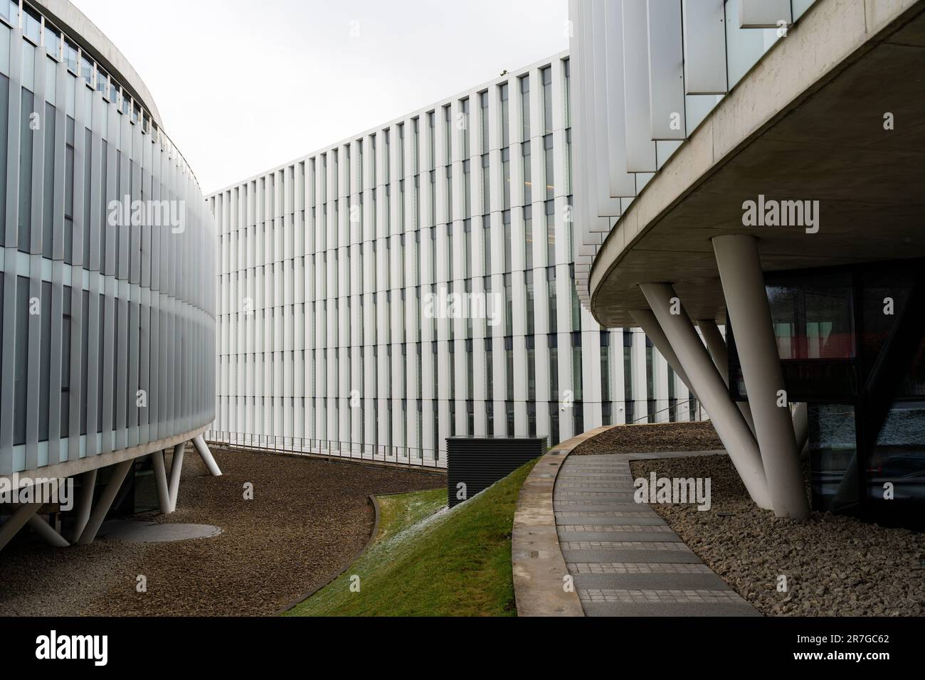 Two buildings connected hi-res stock photography and images - Alamy