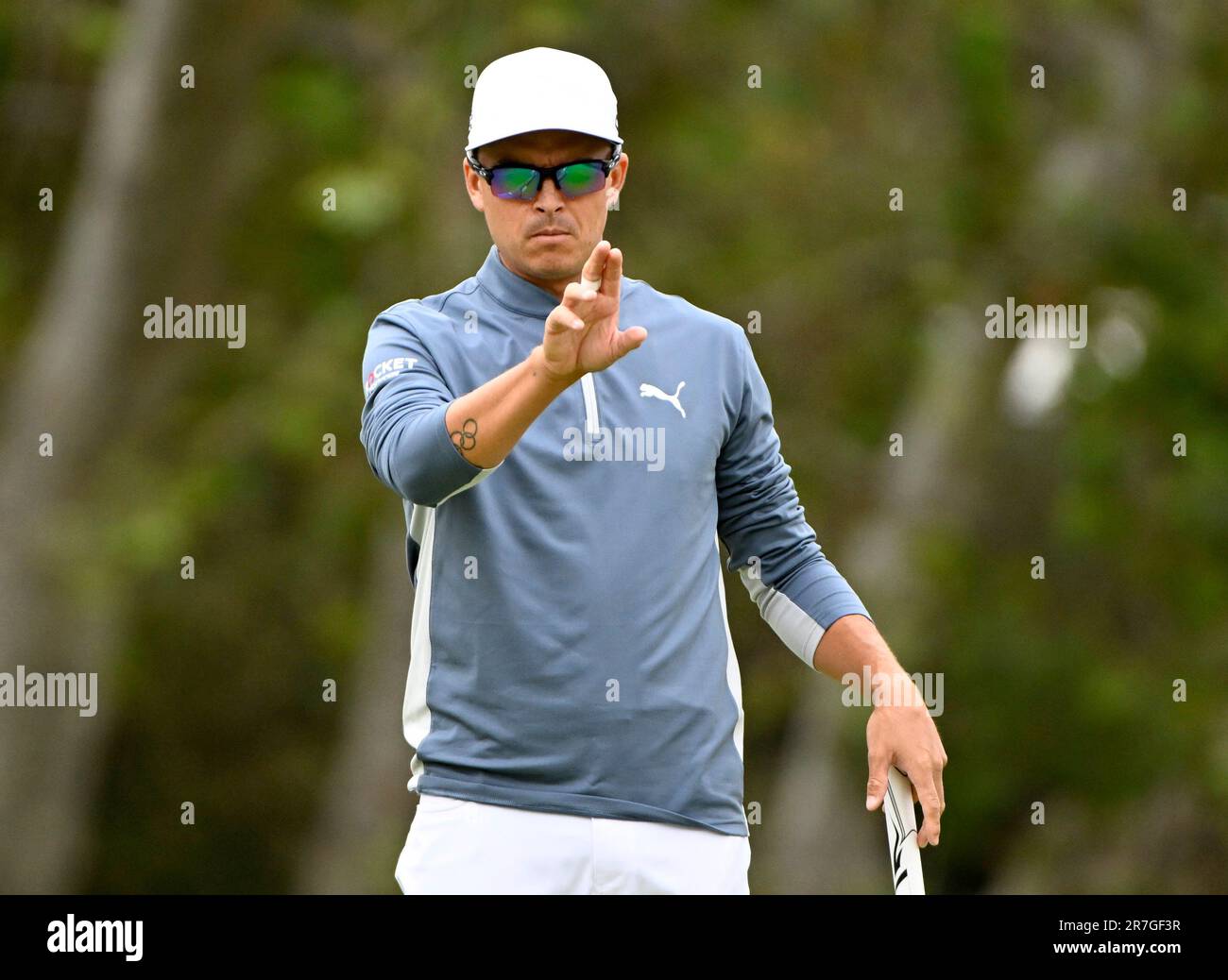 Los Angeles, United States. 15th June, 2023. Rickie Fowler lines up his ...