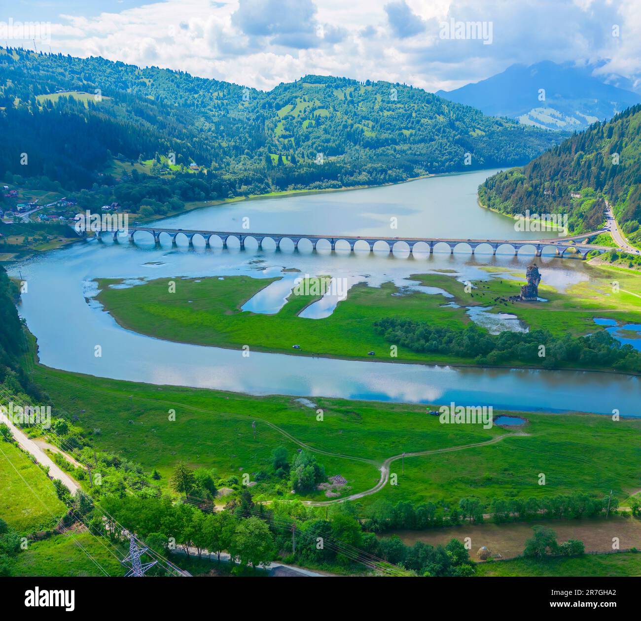 lake and viaduct (Poiana Largului bridge in Romania Stock Photo - Alamy