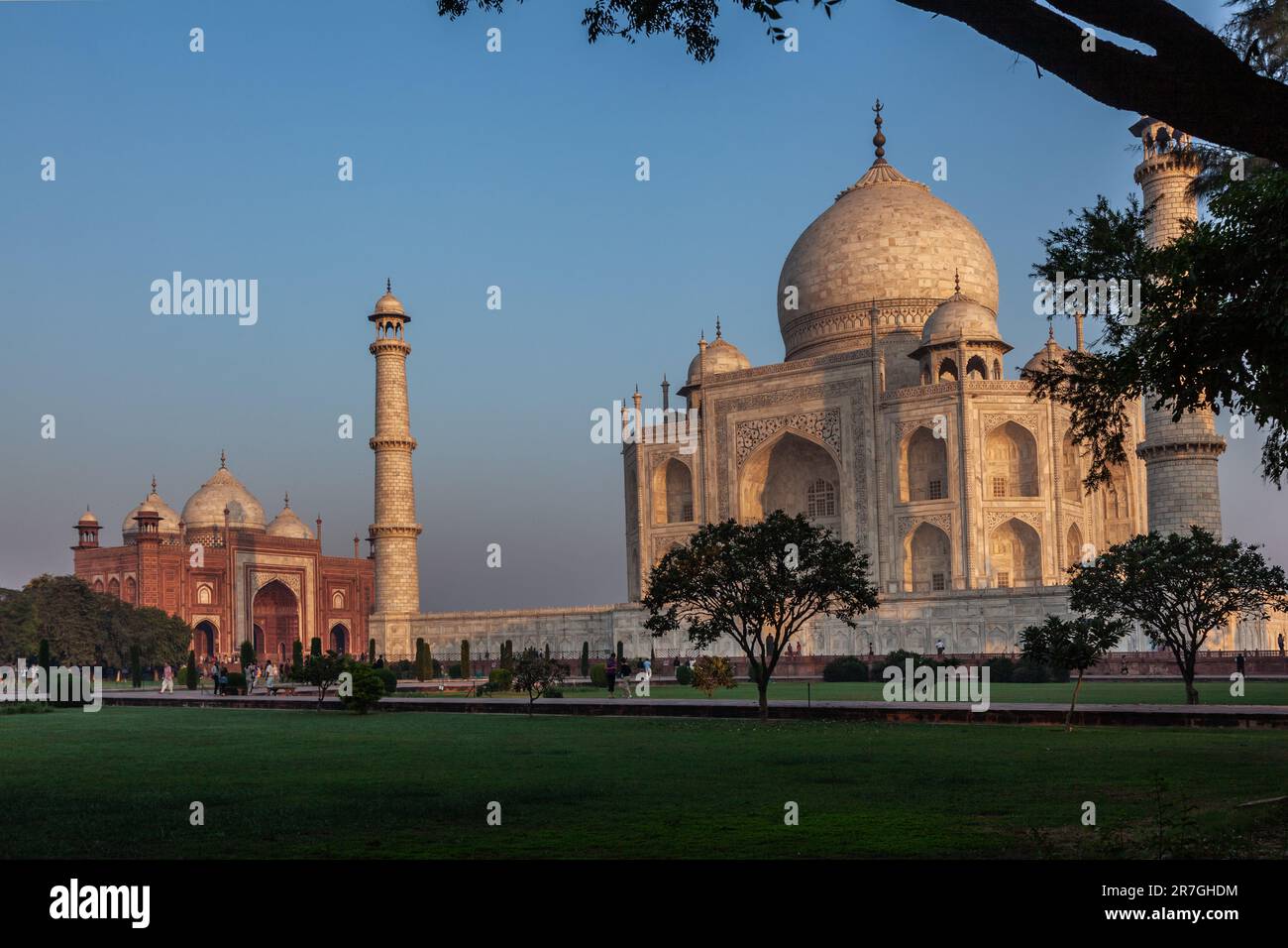 Taj Mahal in morning light with the inscription of the coran in arabic ...