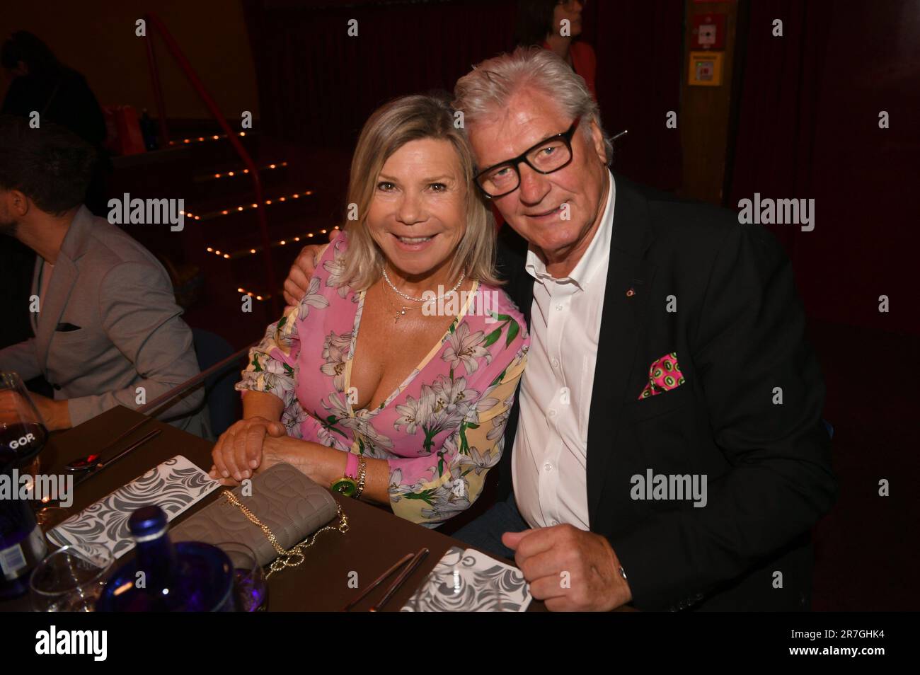 Radio duo hi-res stock photography and images - Alamy