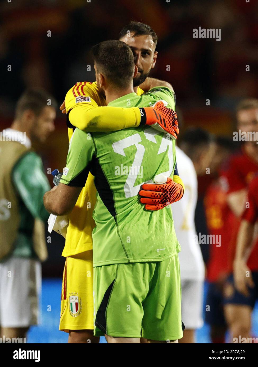ENSCHEDE - (lr) Italy goalkeeper Gianluigi Donnarumma, Spain goalkeeper ...