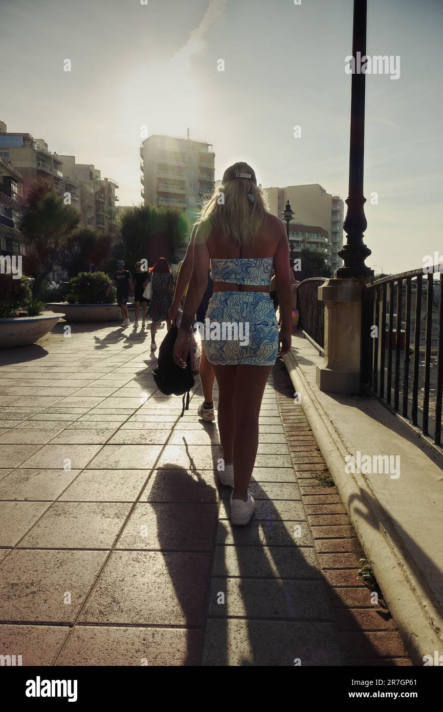 Girl walking city behind sun hi-res stock photography and images - Alamy