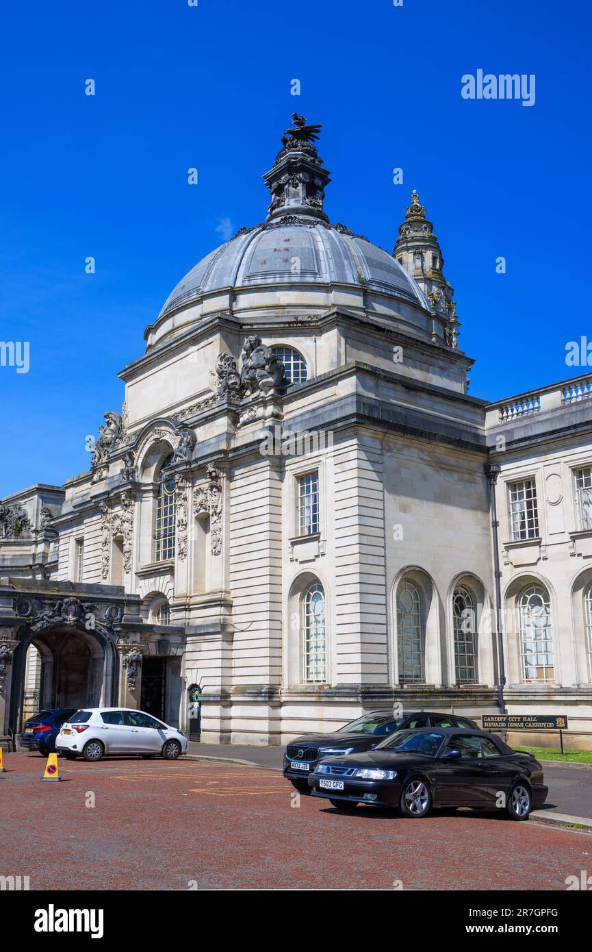 Cardiff City Hall, Cathays Park, Cardiff, Wales, UK Stock Photo - Alamy