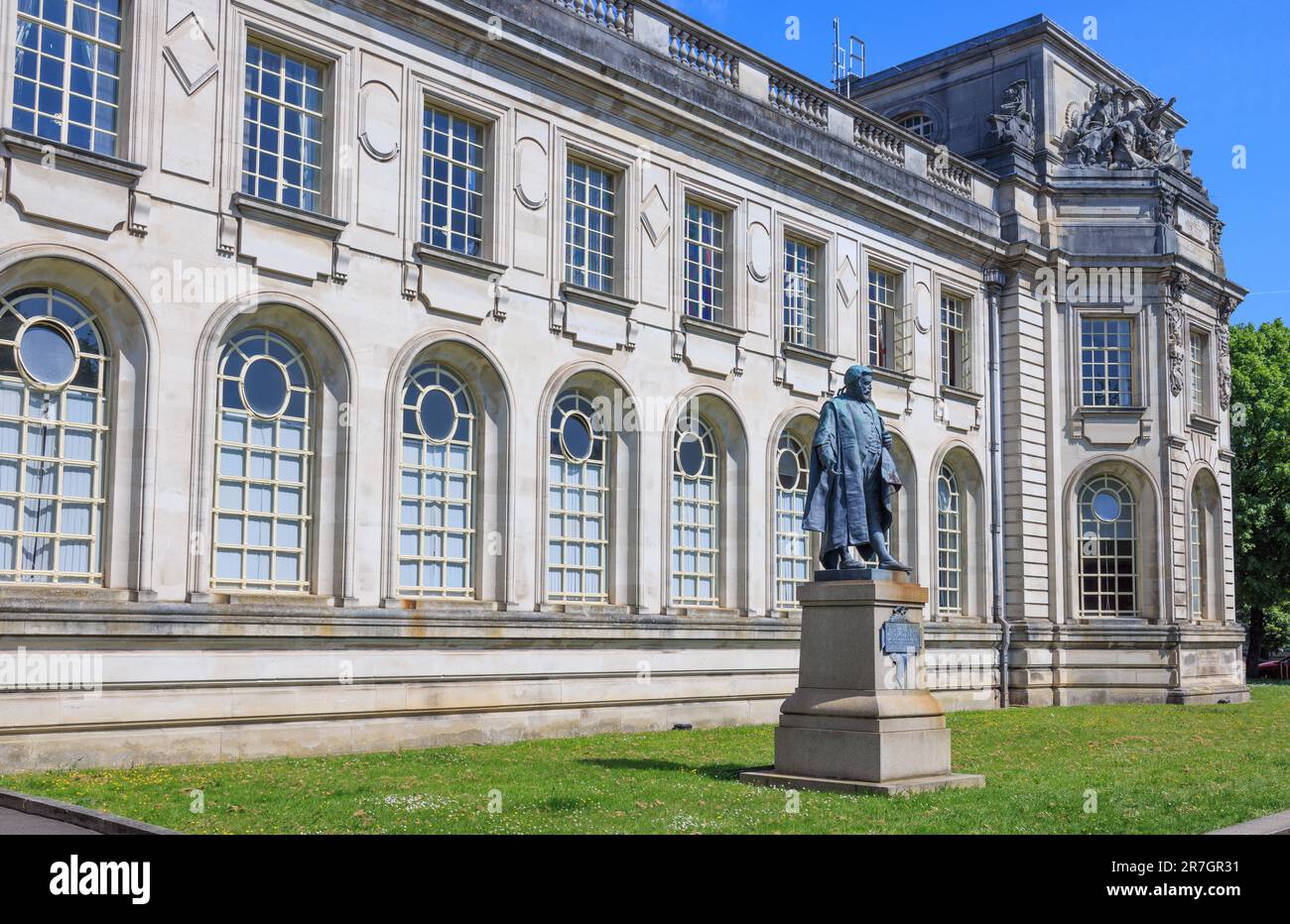 Bronze statue of Judge Gwilym Williams of Miskin (1839-1906) in front ...