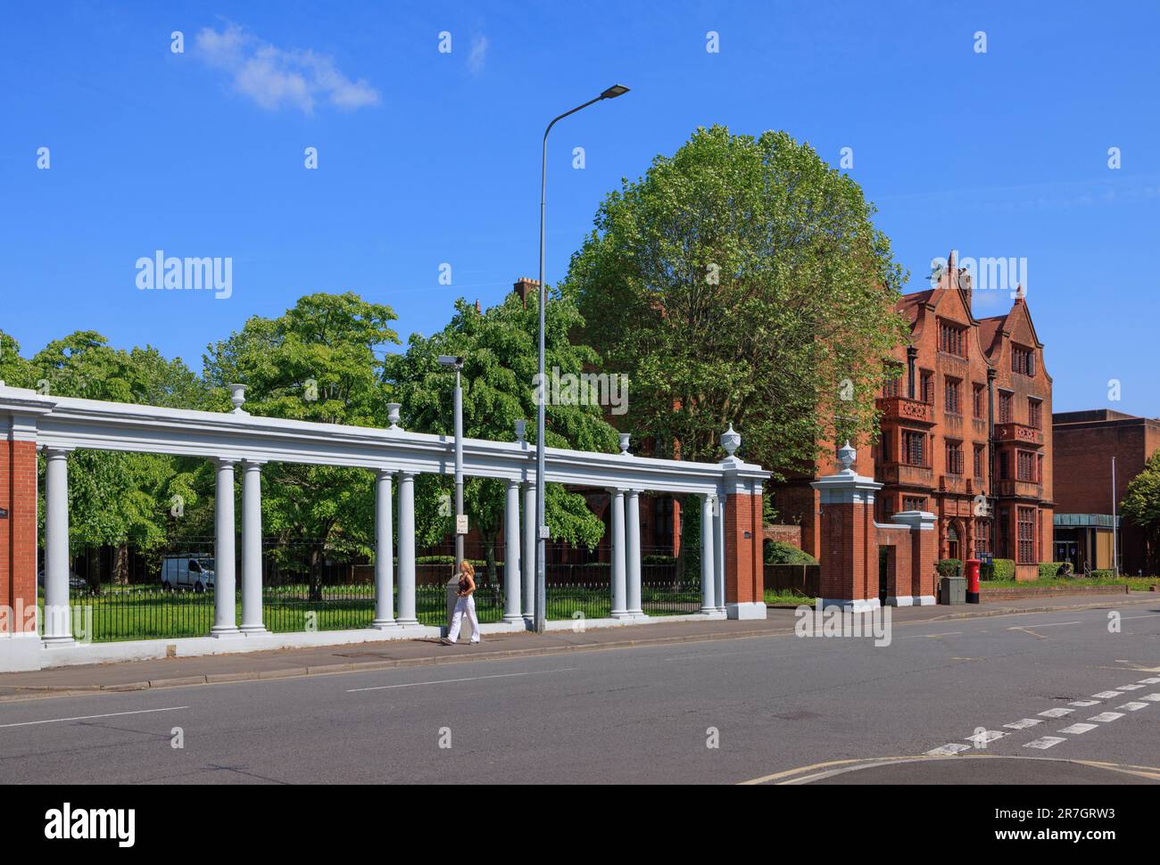 Colonnade and gateways at South end of Queen Anne Square, Cathays ...
