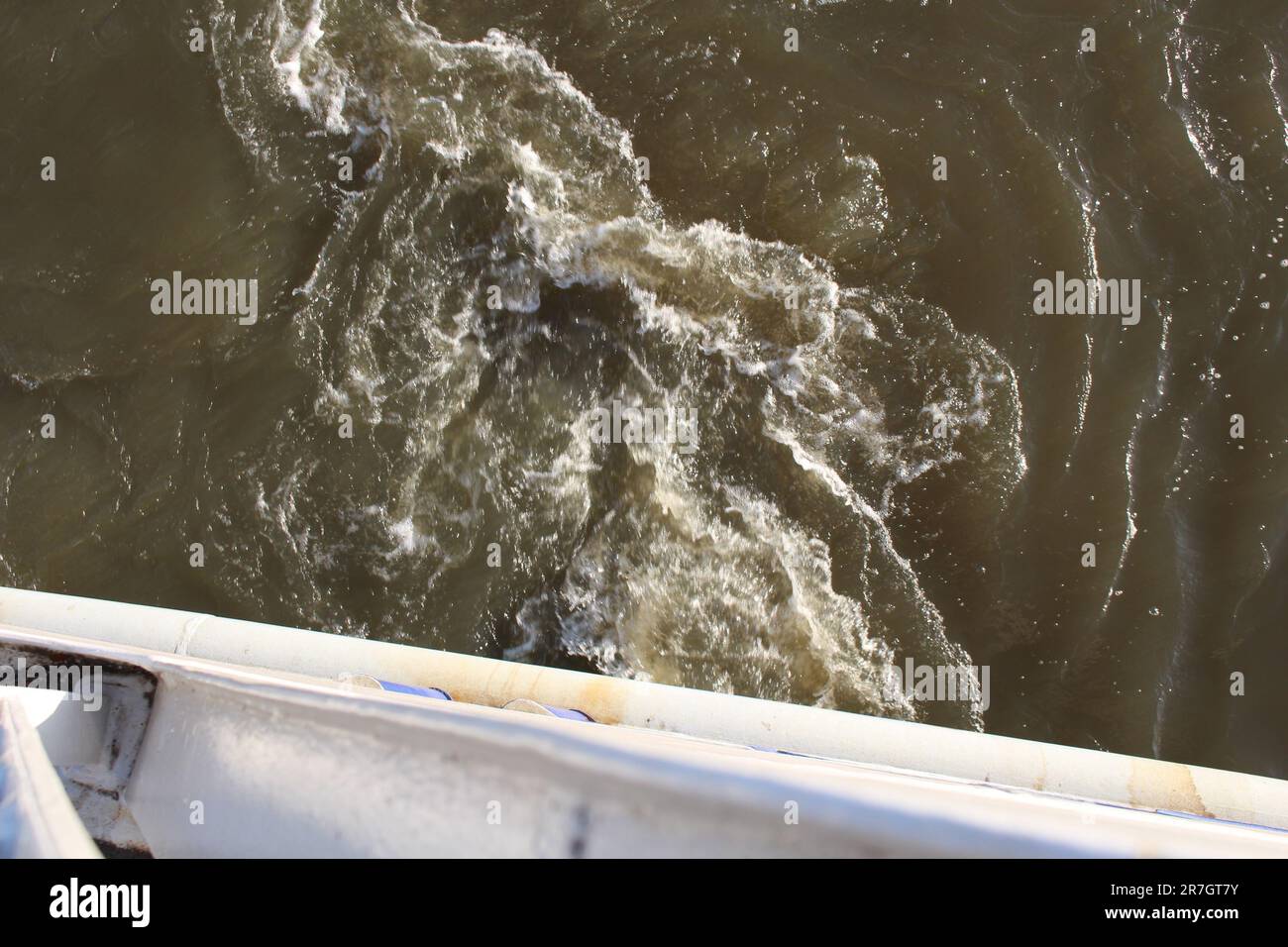 Dirty thames hi-res stock photography and images - Alamy