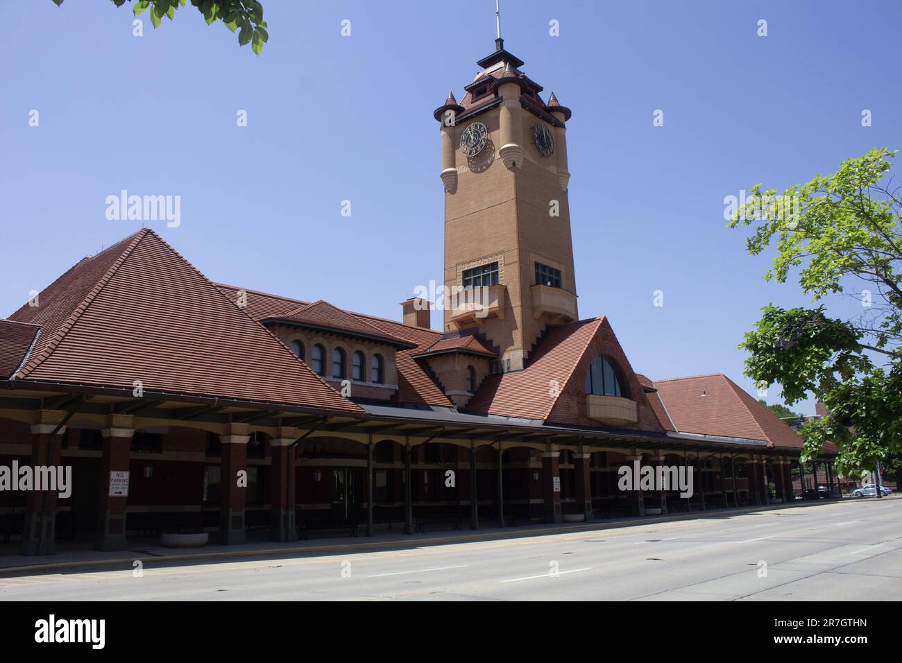Springfield railway station hi-res stock photography and images - Alamy