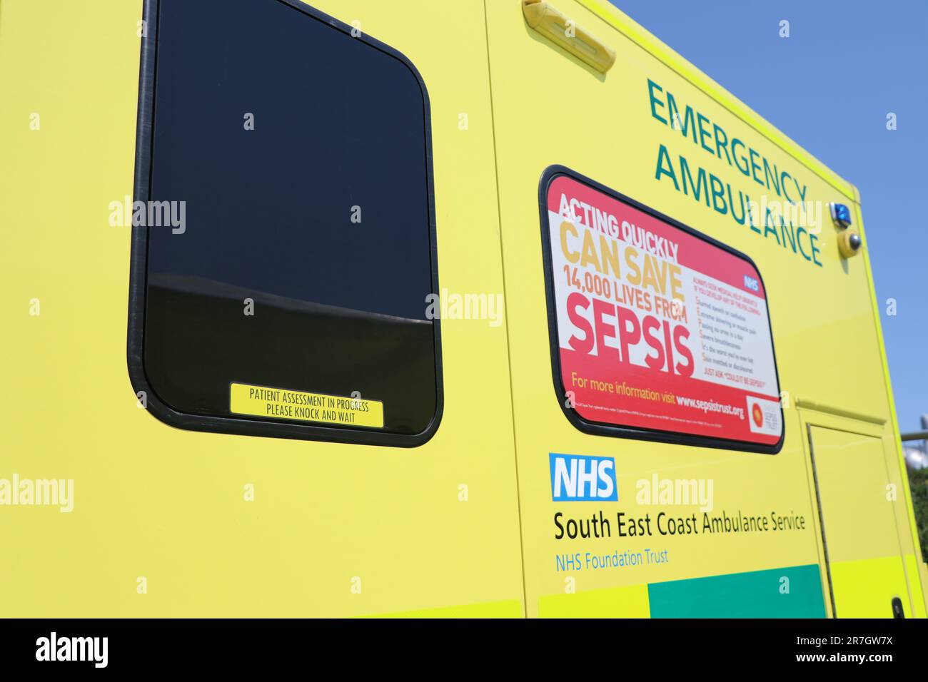 South east coast ambulance nhs foundation trust hi-res stock ...