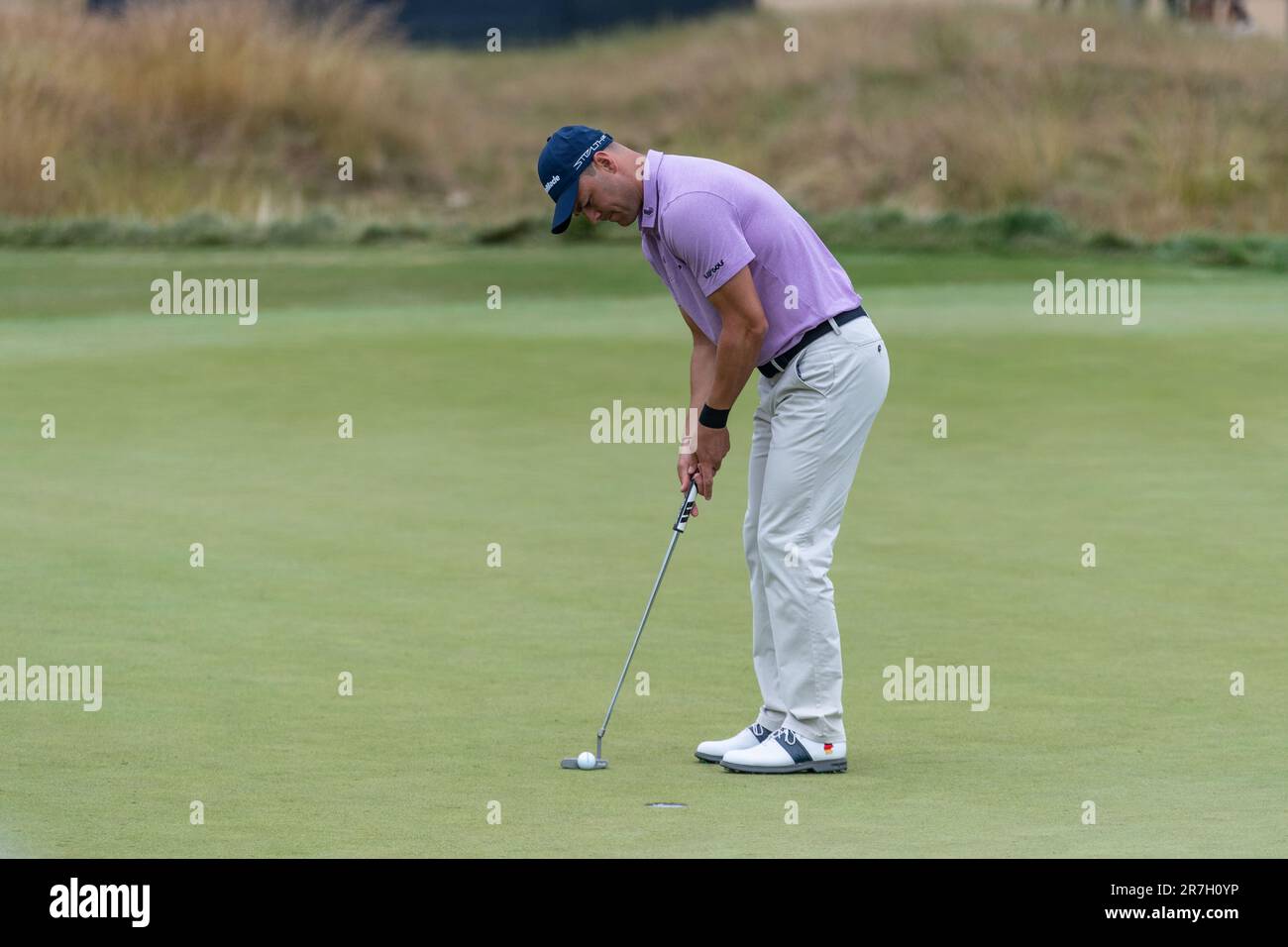 Golf hole ball alamy hi-res stock photography and images - Alamy