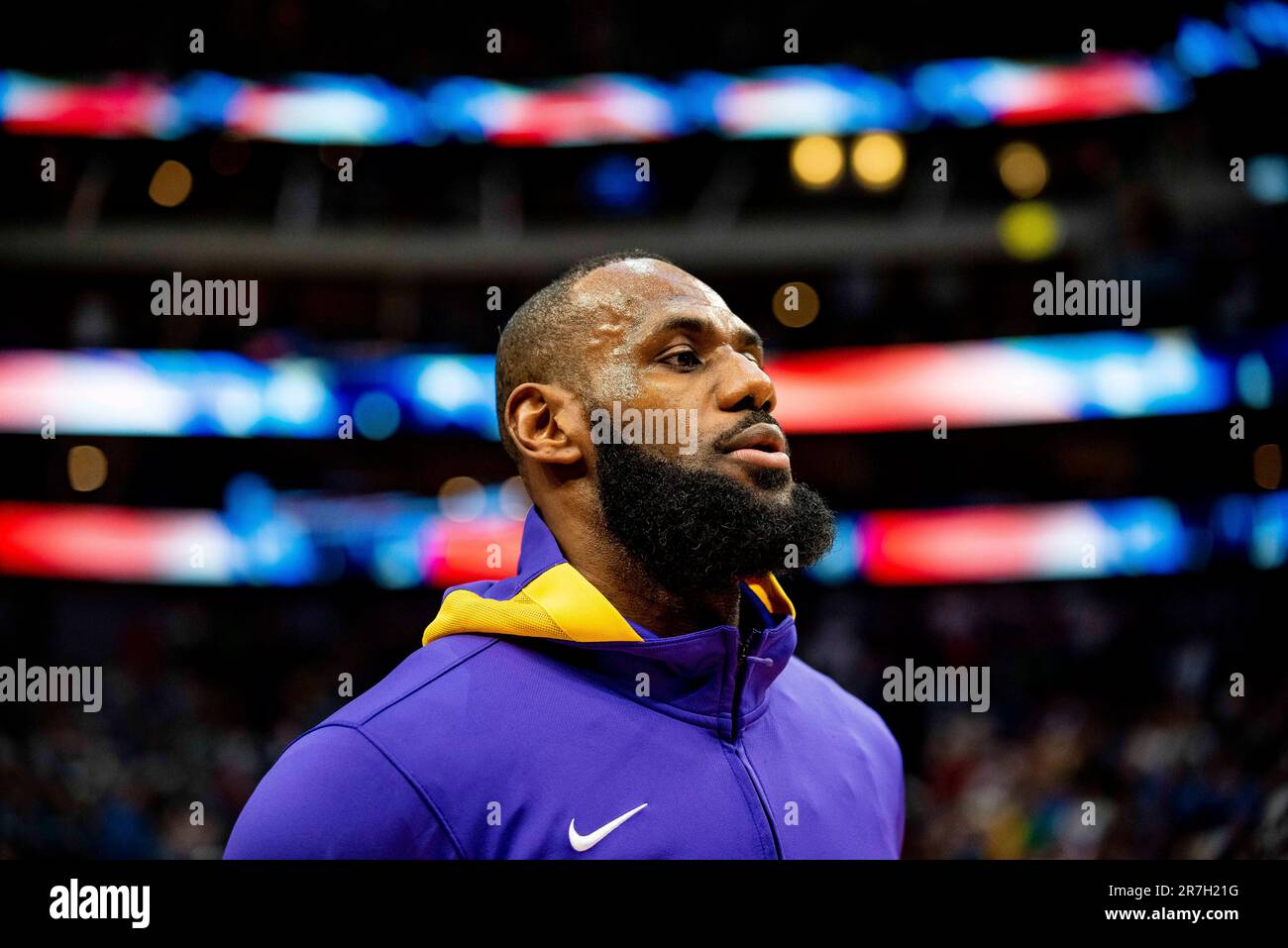 Los Angeles Lakers forward LeBron James (6) stands with his teammates ...