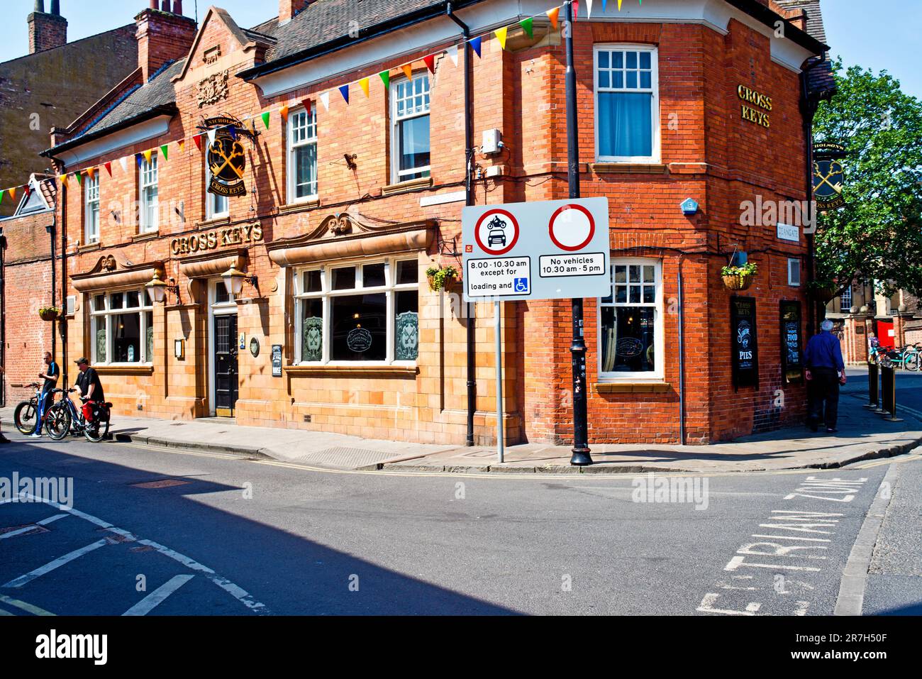 The Cross Keys Pub, Goodramgate, York, Yorkshire, England Stock Photo ...