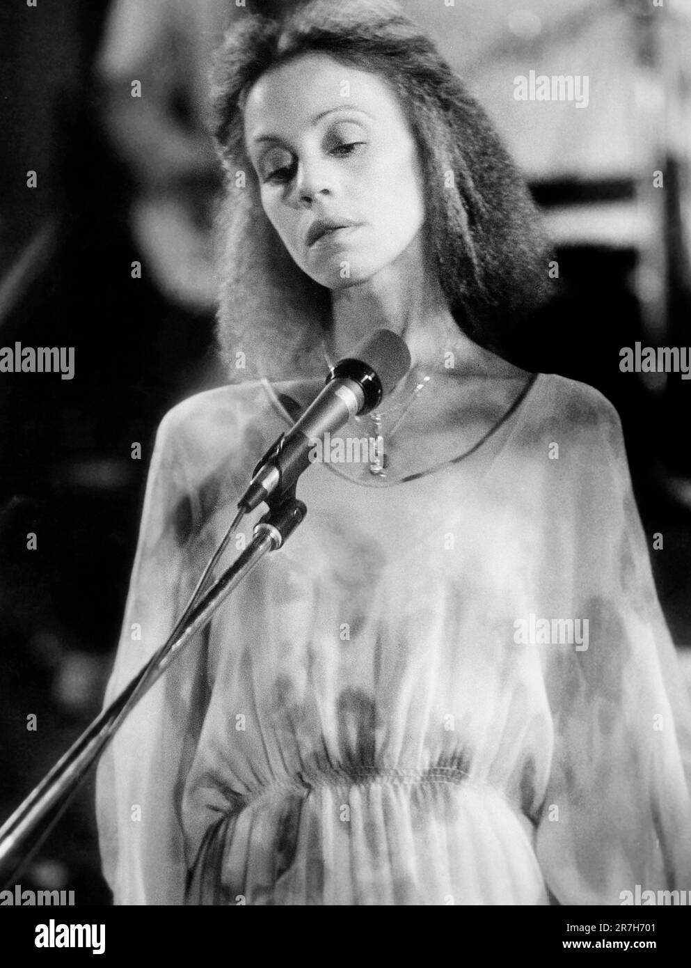 Marta Heflin, on-set of the Film, "A Perfect Couple", 20th Century-Fox ...