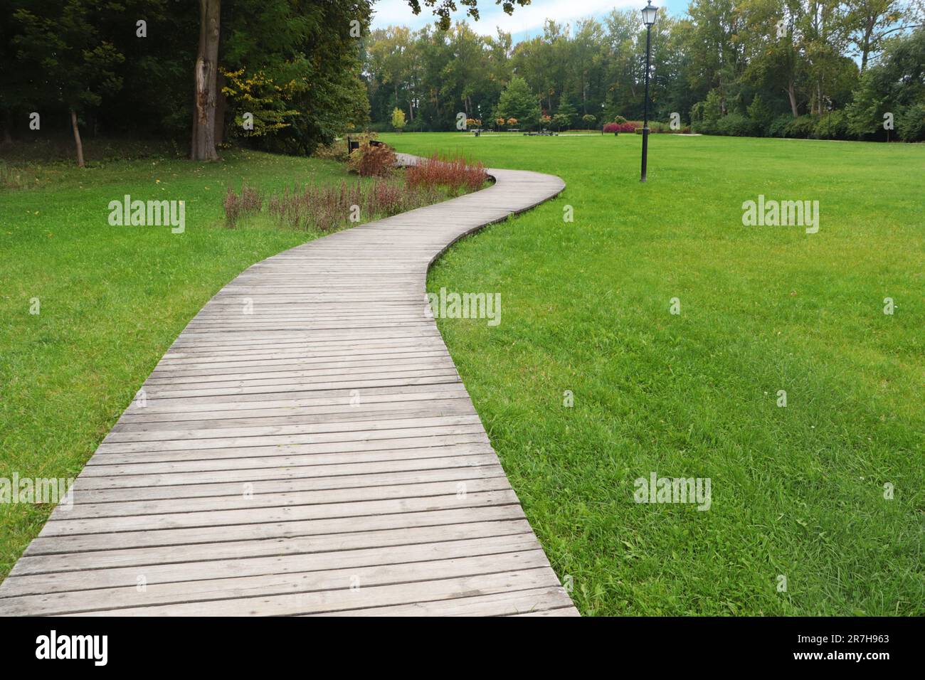 Beautiful public city park with pathway and green grass Stock Photo - Alamy
