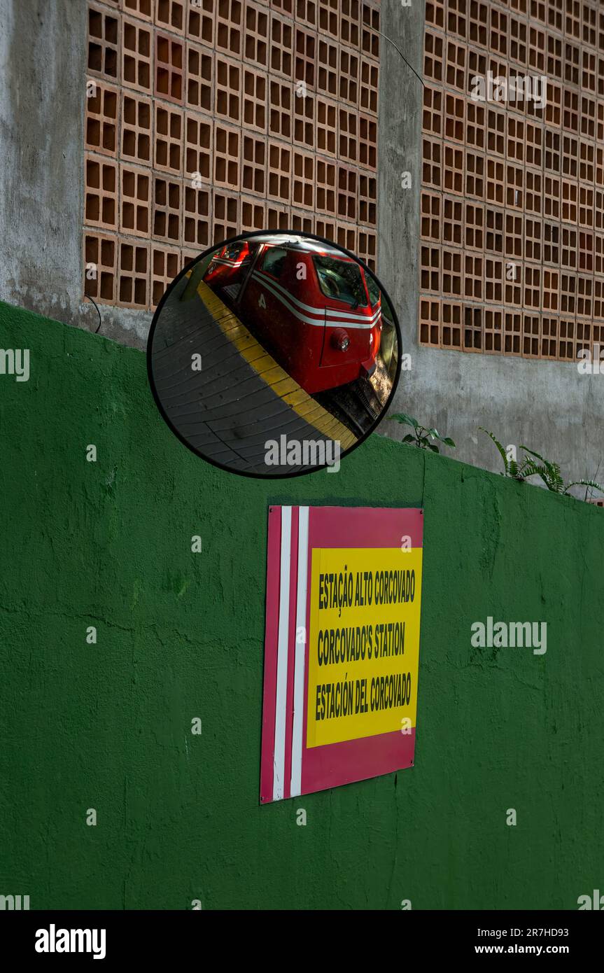 Cristo redentor station hi-res stock photography and images - Alamy