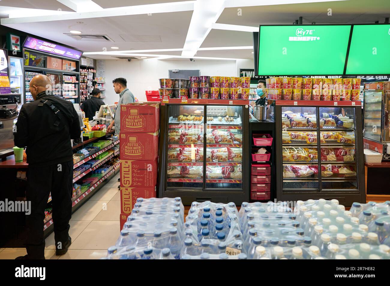 7 eleven interior hi-res stock photography and images - Alamy