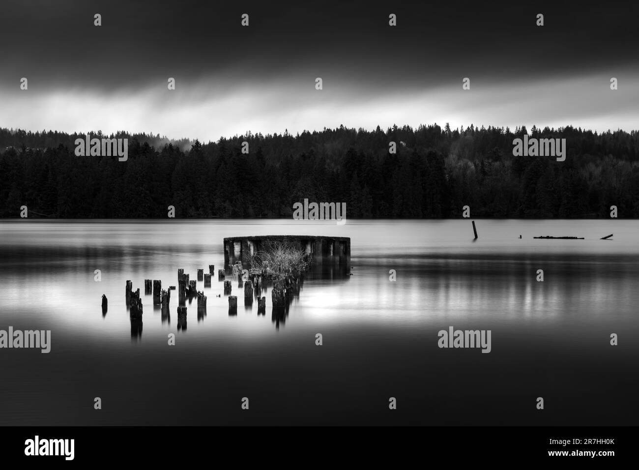 Waterfront black hi-res stock photography and images - Alamy