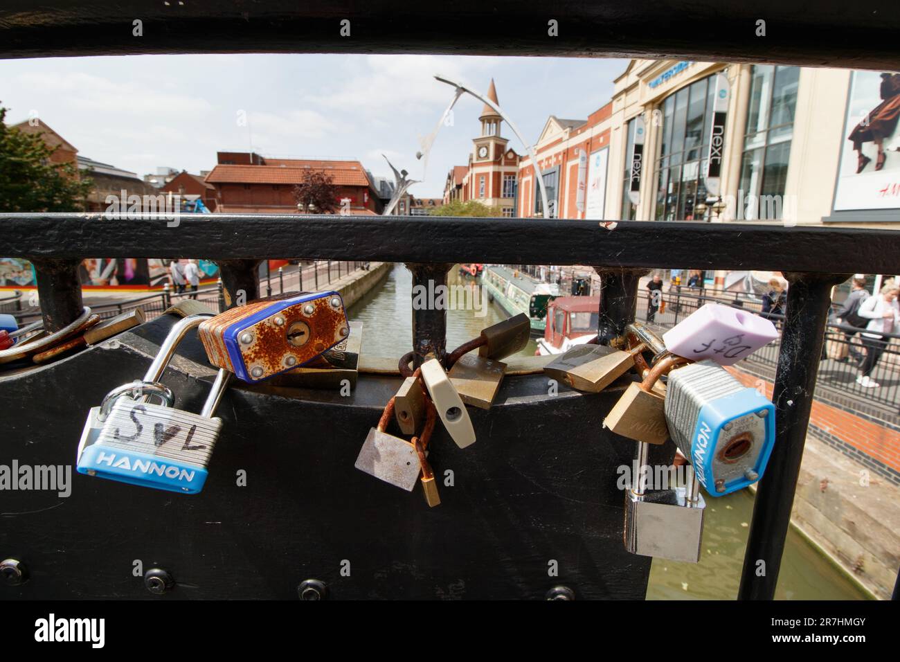 Lincoln bridge locks hi-res stock photography and images - Alamy