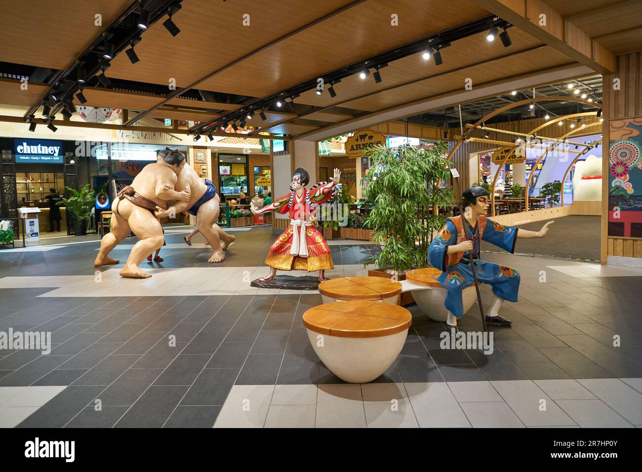 PATTAYA, THAILAND - CIRCA APRIL, 2023: life-size figures as seen at Terminal 21 Pattaya Stock ...