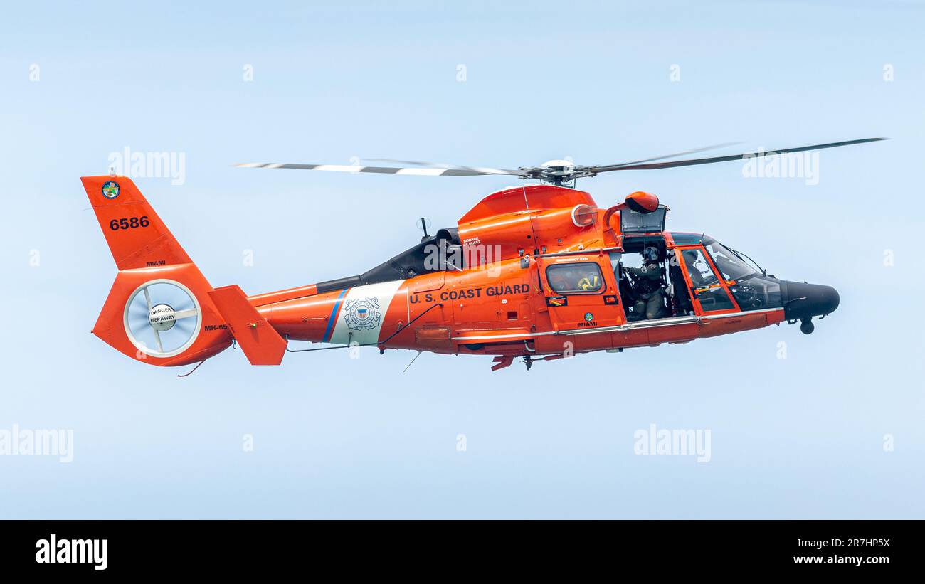 The coast guard coming to the rescue Stock Photo - Alamy