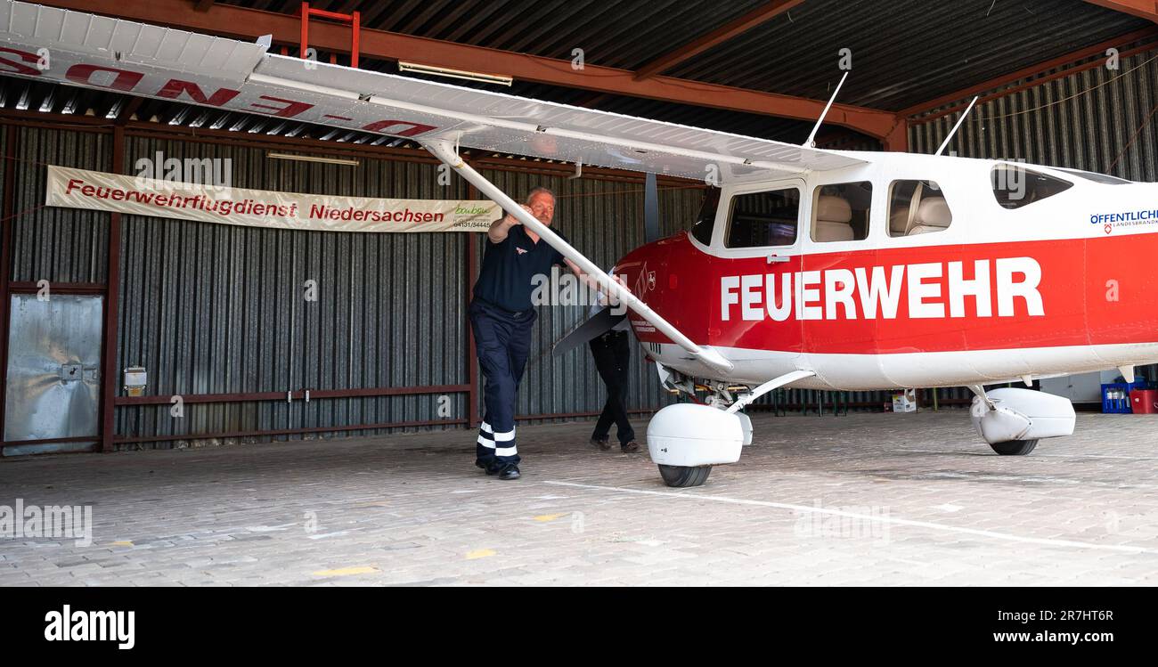 PRODUCTION - 15 June 2023, Lower Saxony, Lüneburg: A Cessna 206 from ...