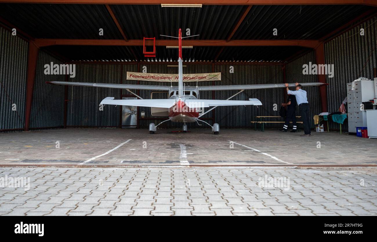 Takeoff monitoring hi-res stock photography and images - Alamy