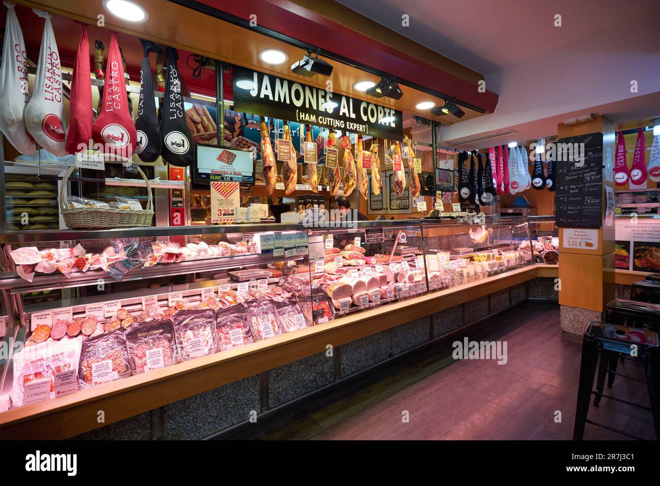 Spain madrid grocery store display hi-res stock photography and images ...
