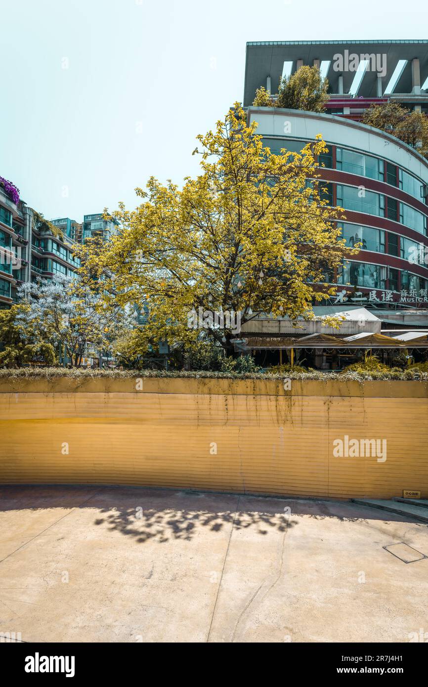 Sunny day city buildings view hi-res stock photography and images - Alamy
