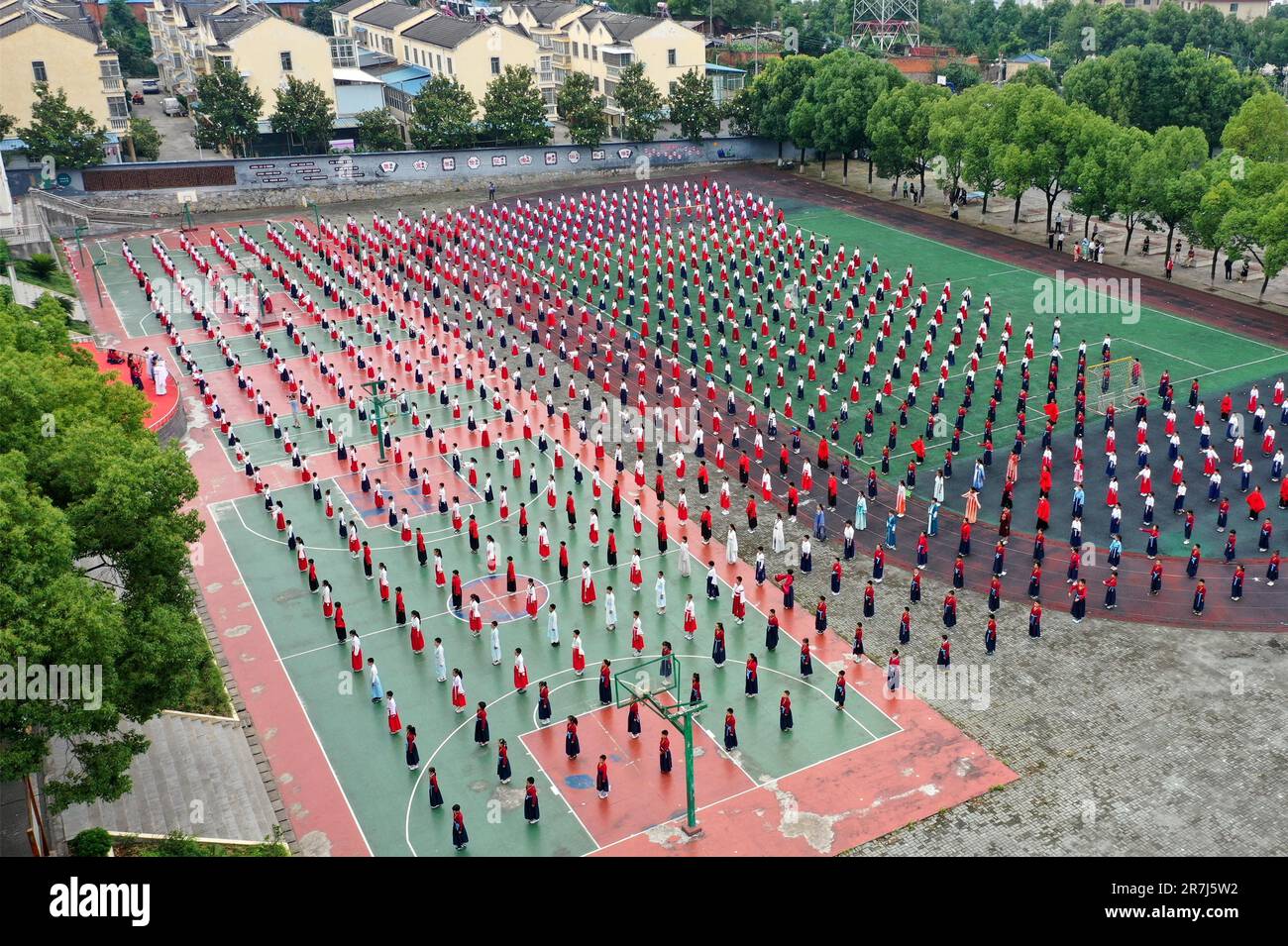 Thousands of students in hanfu recite poems created by Qu Yuan, a ...