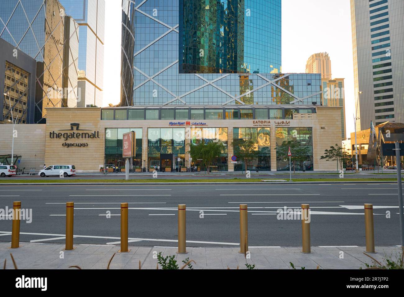 Gate mall doha hi-res stock photography and images - Alamy