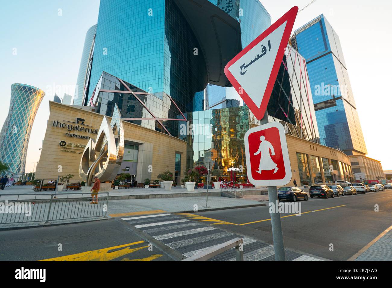 Gate mall doha hi-res stock photography and images - Alamy