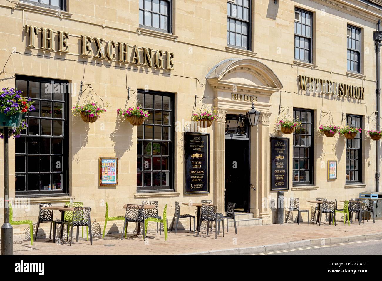 Pubs exterior hi-res stock photography and images - Alamy
