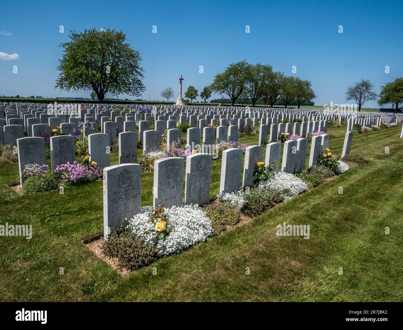 Caterpillar Valley cemetery is one of the largest cemeteries on the ...