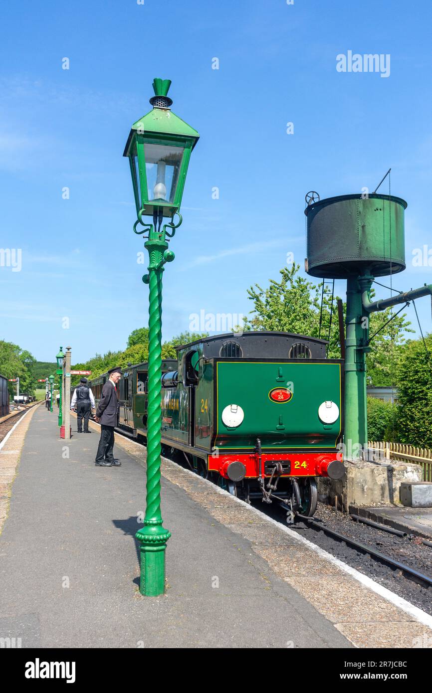 Steam train on platform, Isle of Wight Steam Railway (Havenstreet ...