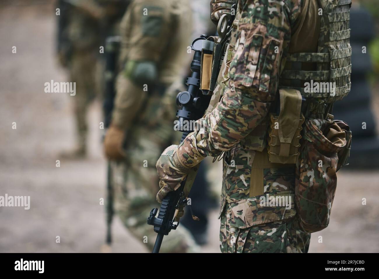 Ukrainian soldiers armed with modern American assault rifles training ...