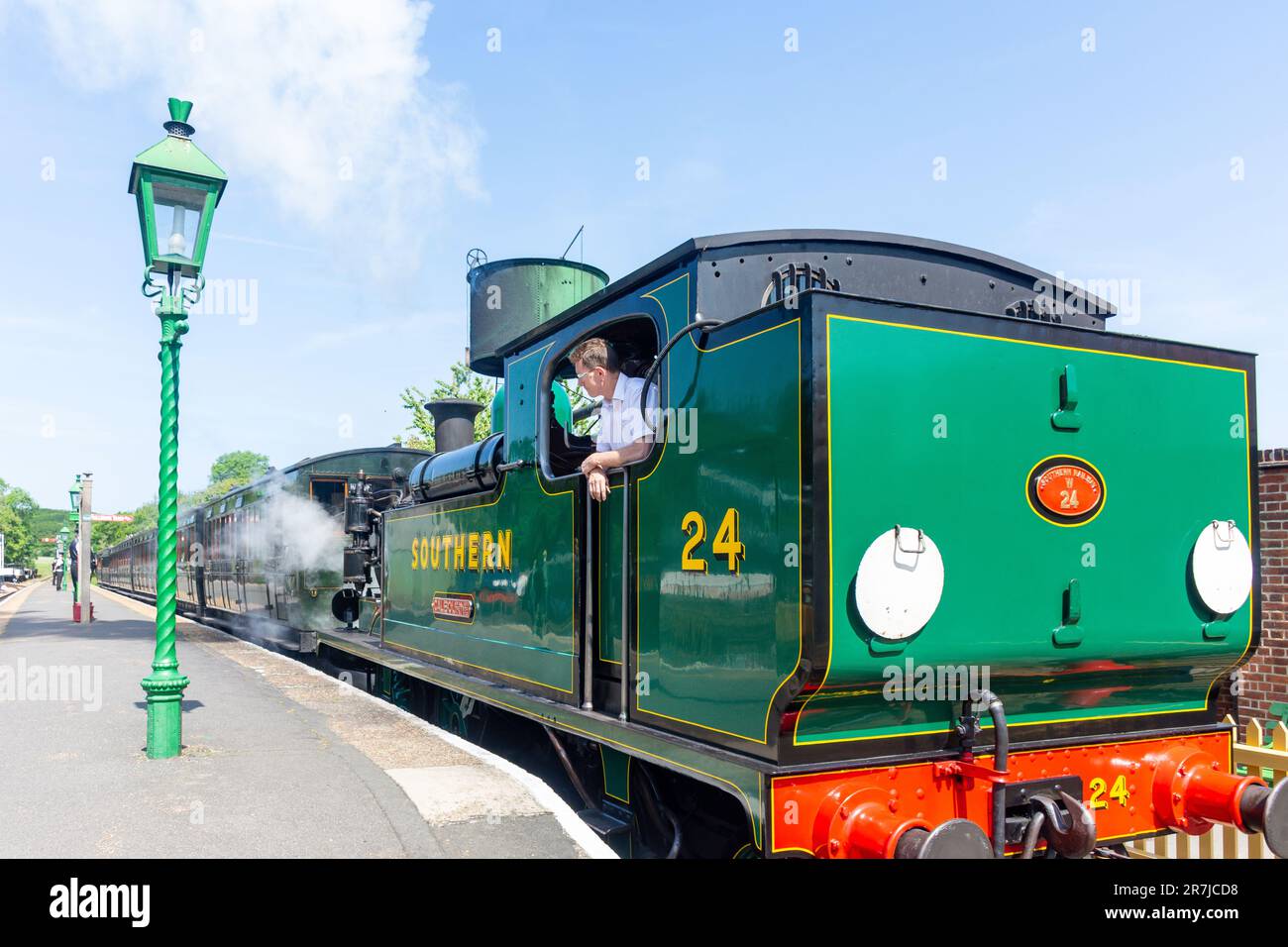 Steam train on platform, Isle of Wight Steam Railway (Havenstreet ...