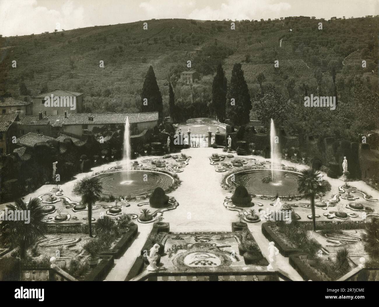 1900s garden hi-res stock photography and images - Alamy