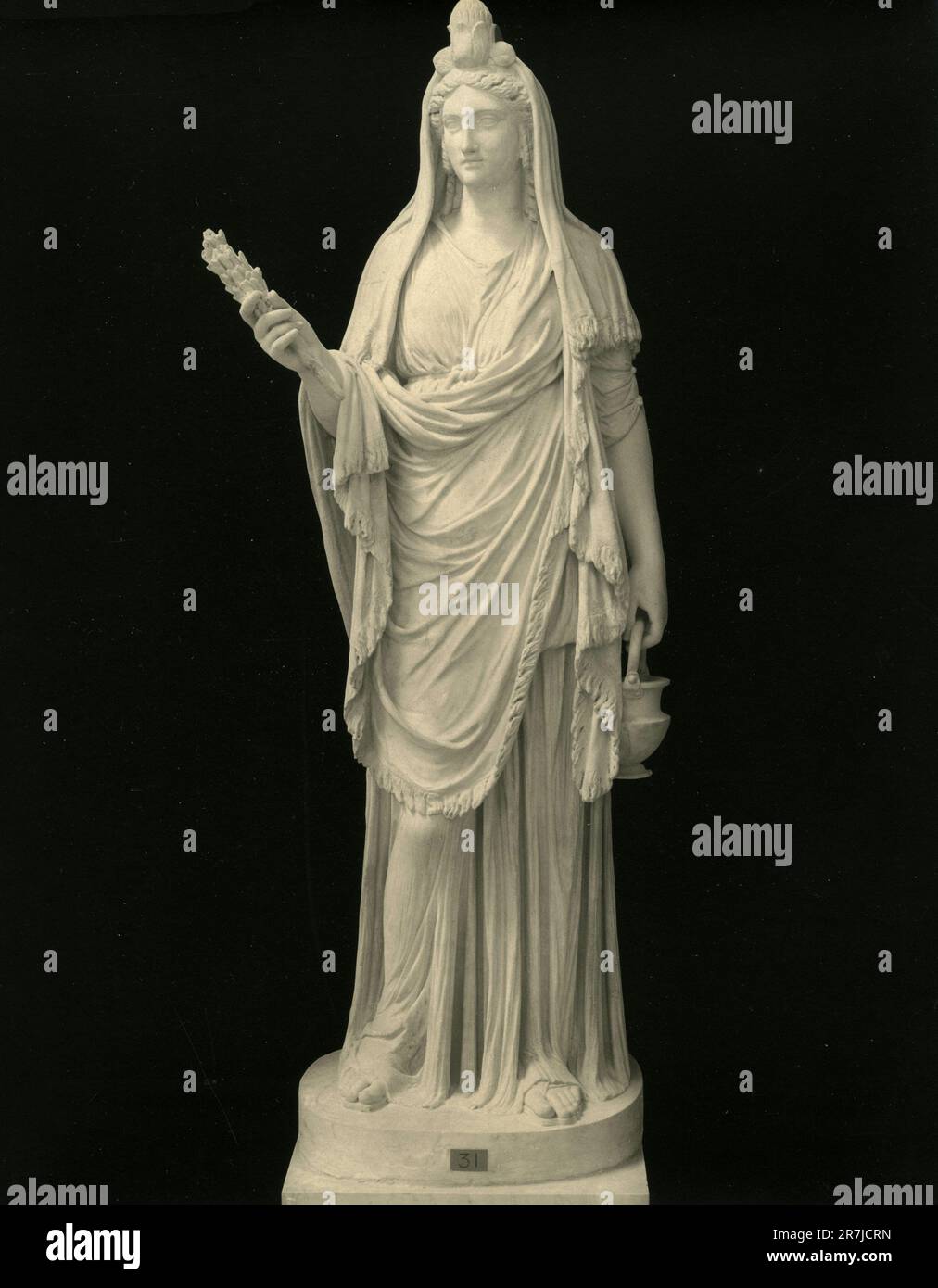 Greek priestess hi-res stock photography and images - Alamy