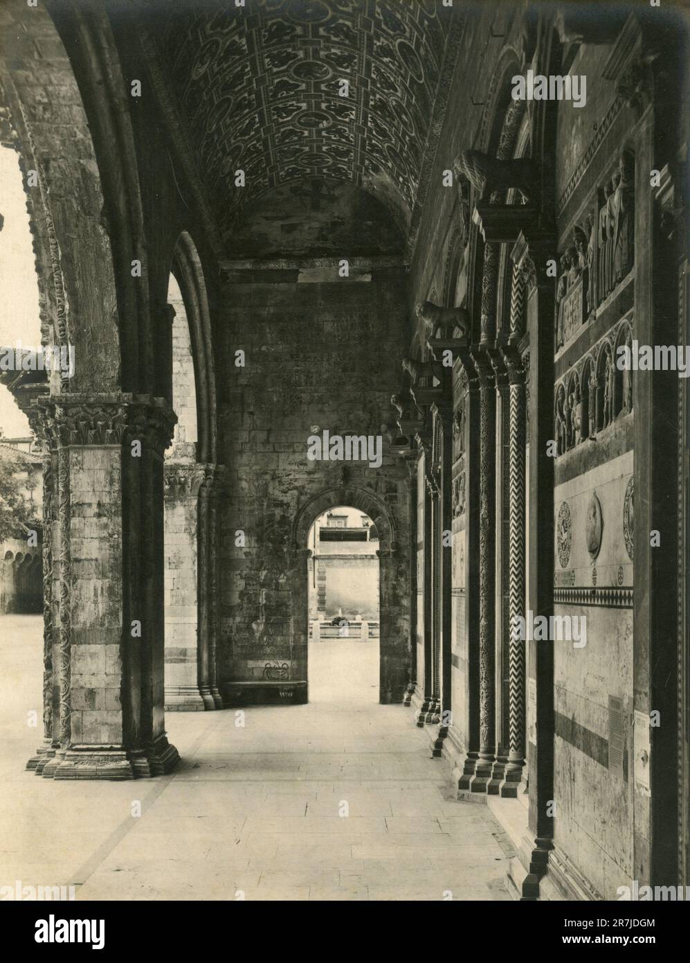 The porch of the facade by Italian architect Guidetto da Como, Lucca ...