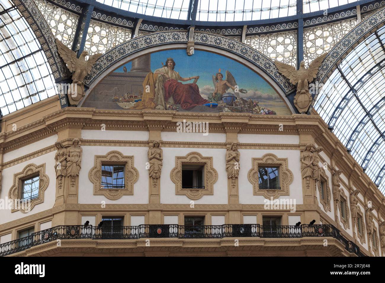 Arch roof hi-res stock photography and images - Alamy